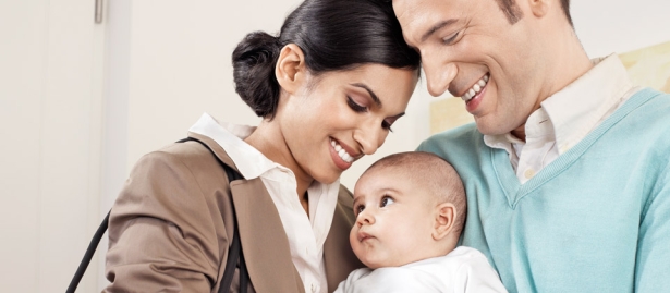 work_fam_going_to_work - Medela Greece